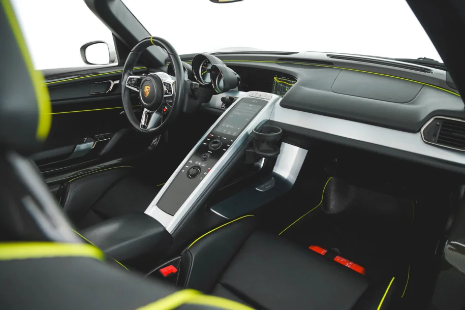 Porsche 918 Spyder Interior