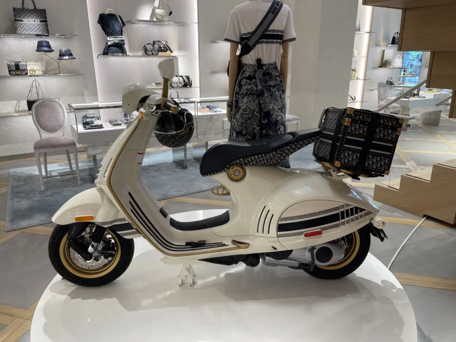 2021 Vespa 946 Christian Dior Edition | duPont REGISTRY