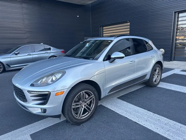 2017 Porsche Macan | duPont REGISTRY