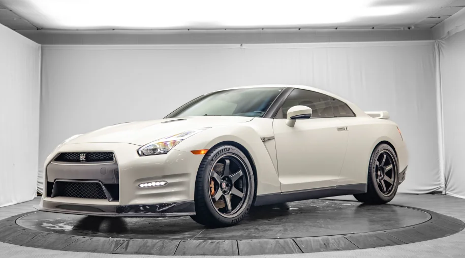 2016 Nissan GT-R | duPont REGISTRY