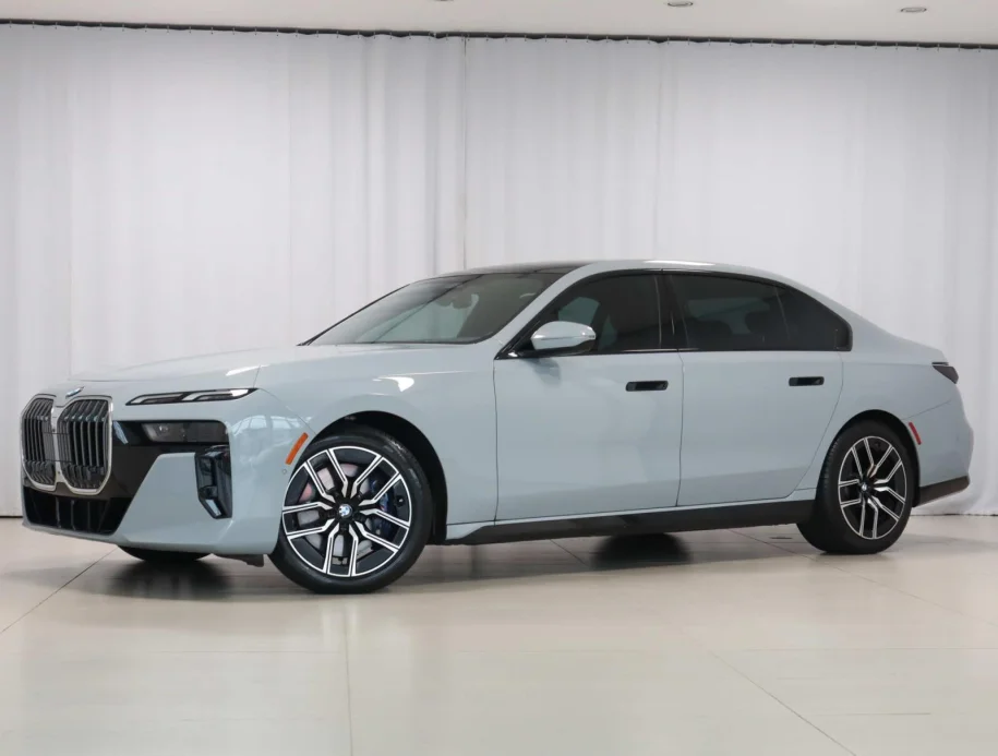 2023 BMW 760i | duPont REGISTRY