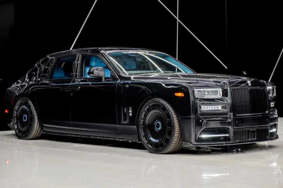 2025 Rolls-Royce Phantom | duPont REGISTRY