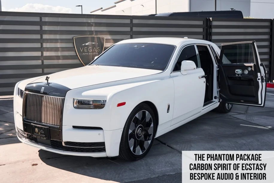 2023 Rolls-Royce Phantom | duPont REGISTRY