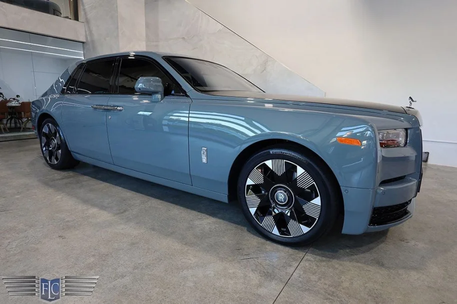 2023 Rolls-Royce Phantom | duPont REGISTRY
