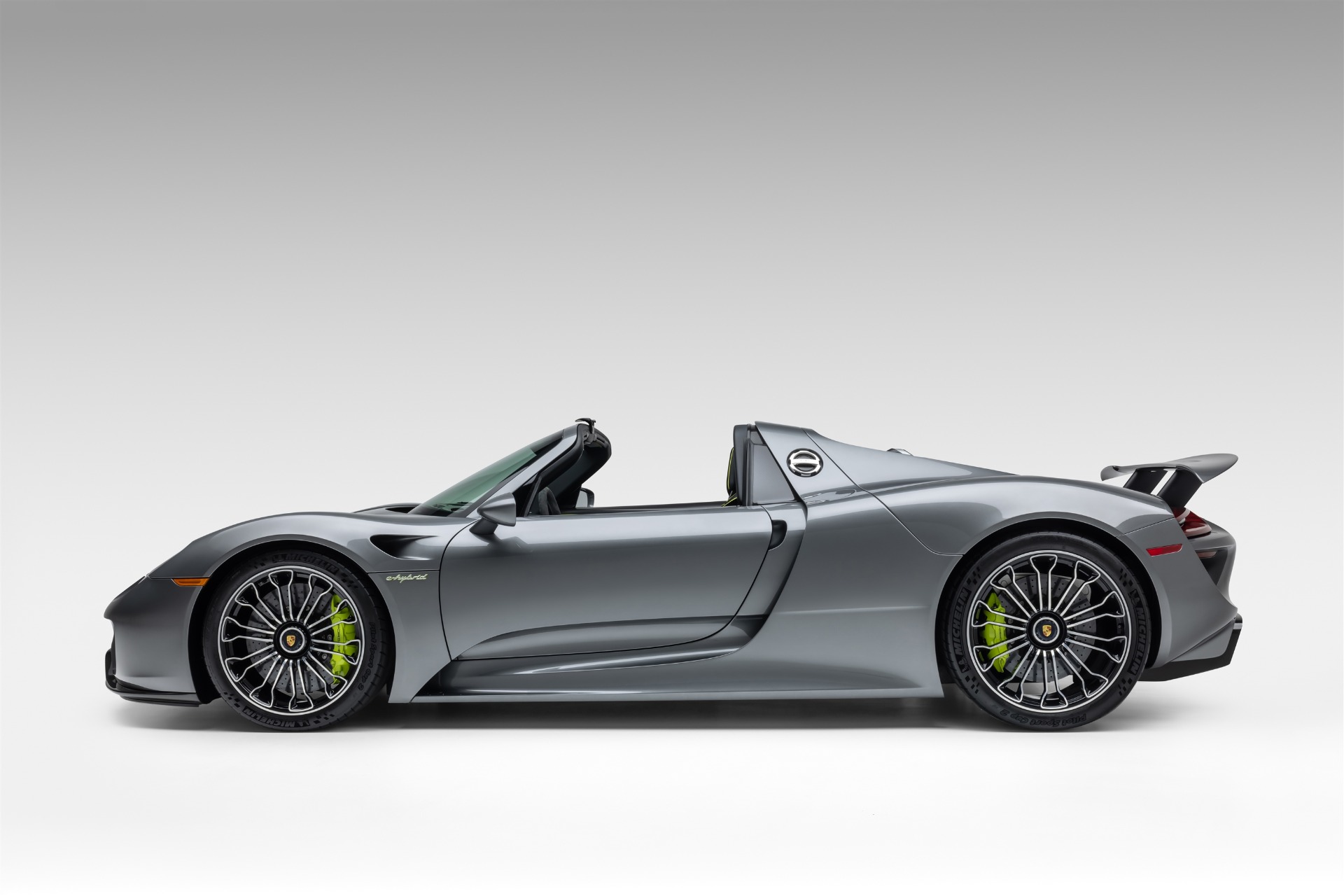 Porsche 918 Spyder Cherry Red